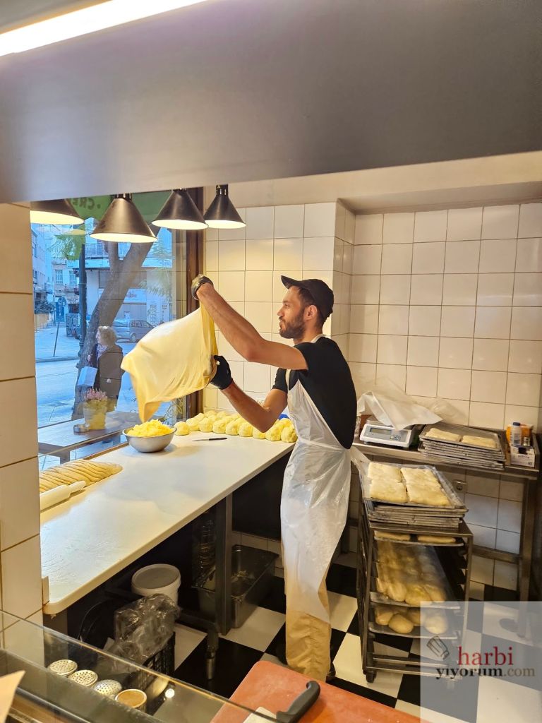 Atina'da En İyi Ispanaklı Börek (Spanakopita) Nerede Yenir? Creme Royale, Atina, Yunanistan ...