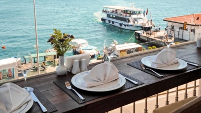 İstanbul Avrupa Yakasındaki En İyi Boğaz Manzaralı Balık Restoranları ...